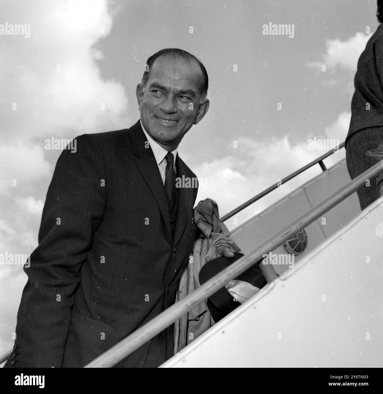 SENATOR WILLIAM FULBRIGHT WITH WIFE AT LONDON AIRPORT / 2 OCTOBER 1961 ...