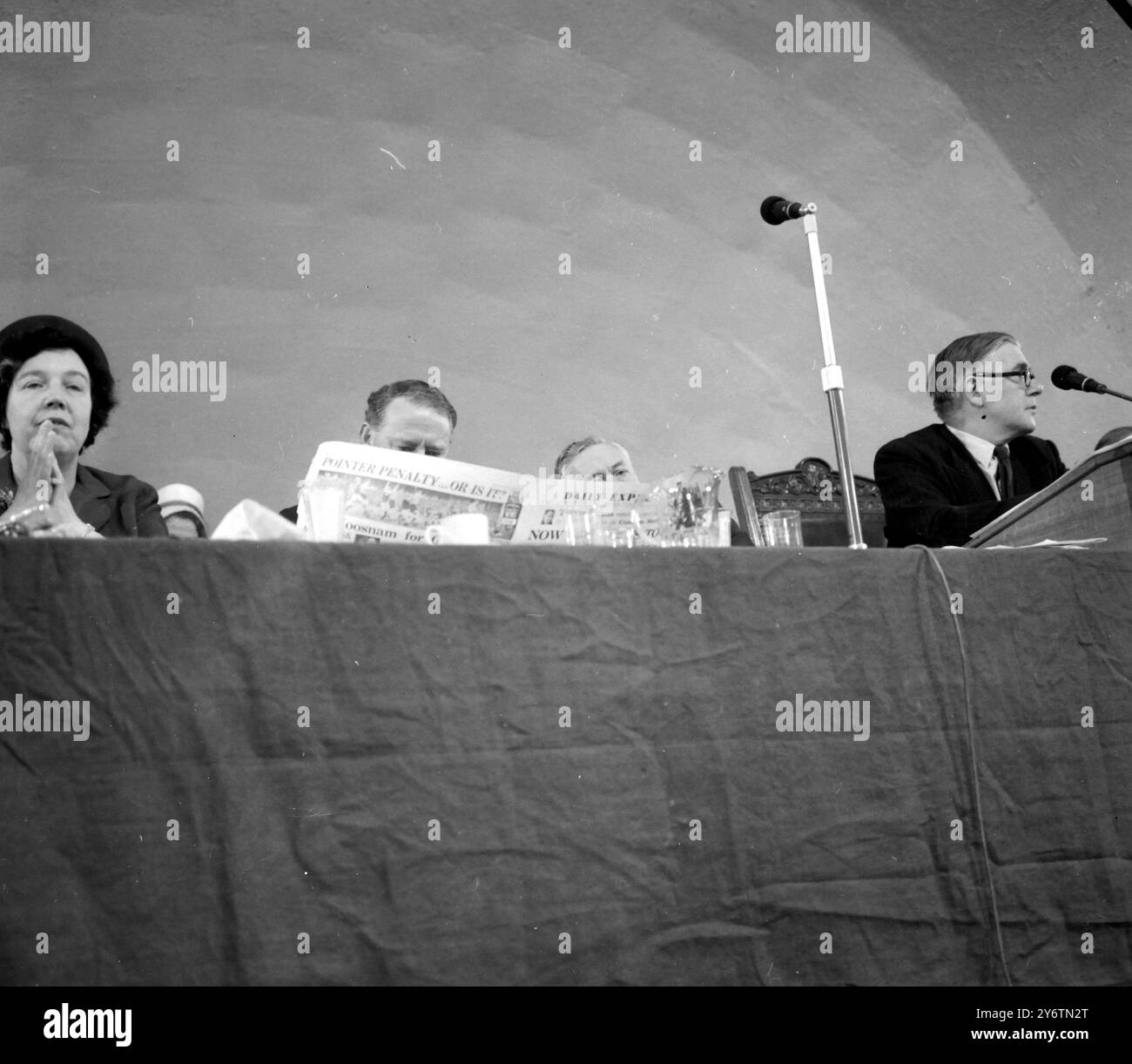 Hugh gaitskell 1961 hi-res stock photography and images - Alamy