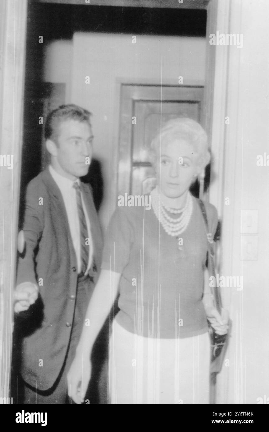 FOOTBALLER JIMMY GREAVES WITH WIFE IRENE IN MILAN 30 SEPTEMBER 1961 ...