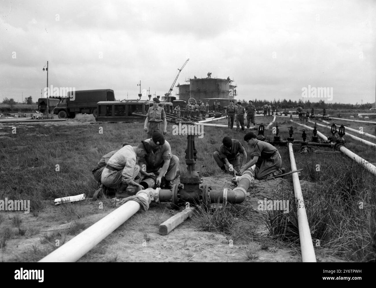 BRITISH ARMY TROOPS IN TRAINING AT WEST MOORS - PIPE PETROLEUM 21 ...