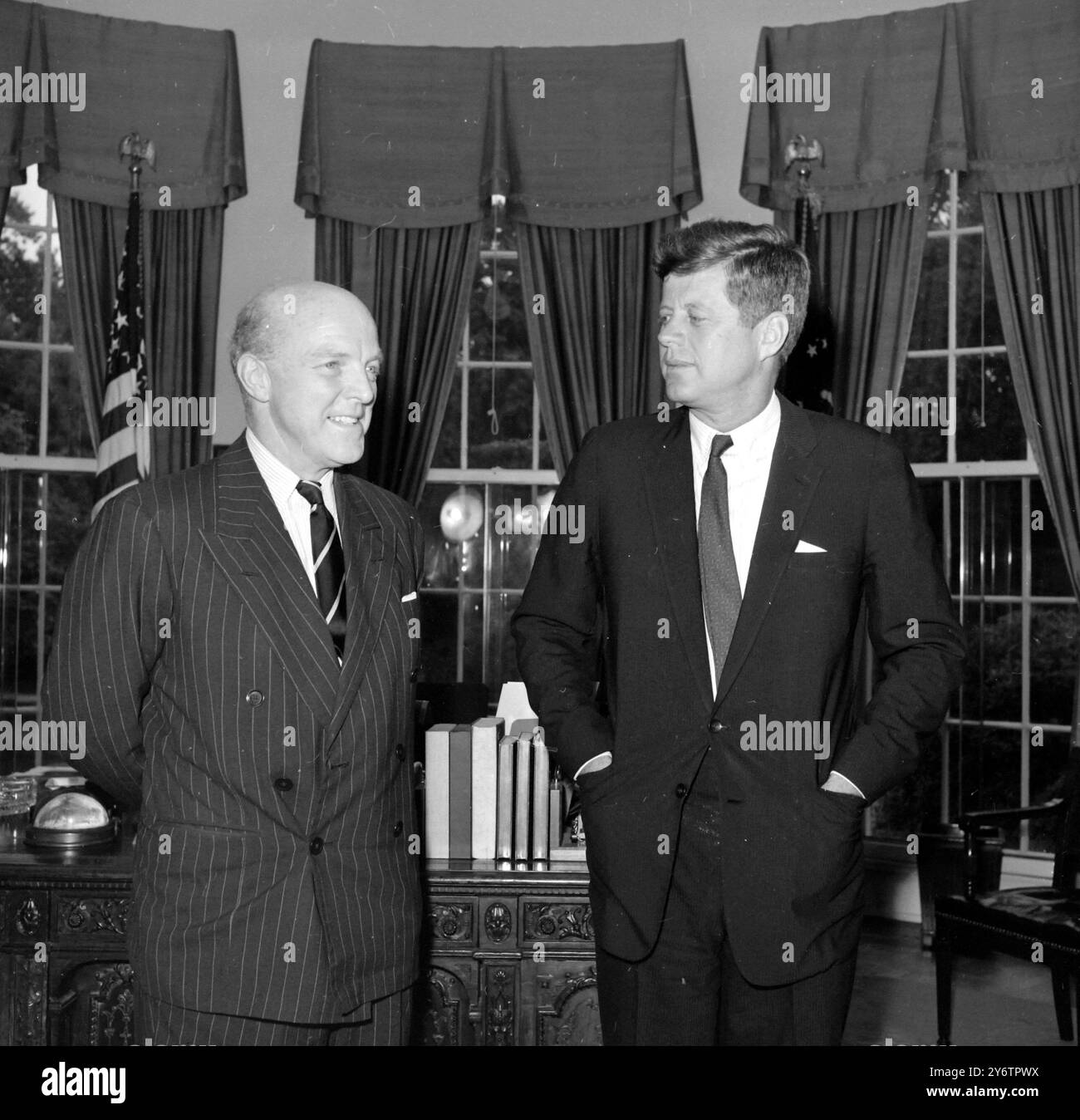 BRITISH AMBASSADOR HAROLD CACCIA WITH US AMERICAN PRESIDENT JOHN F ...