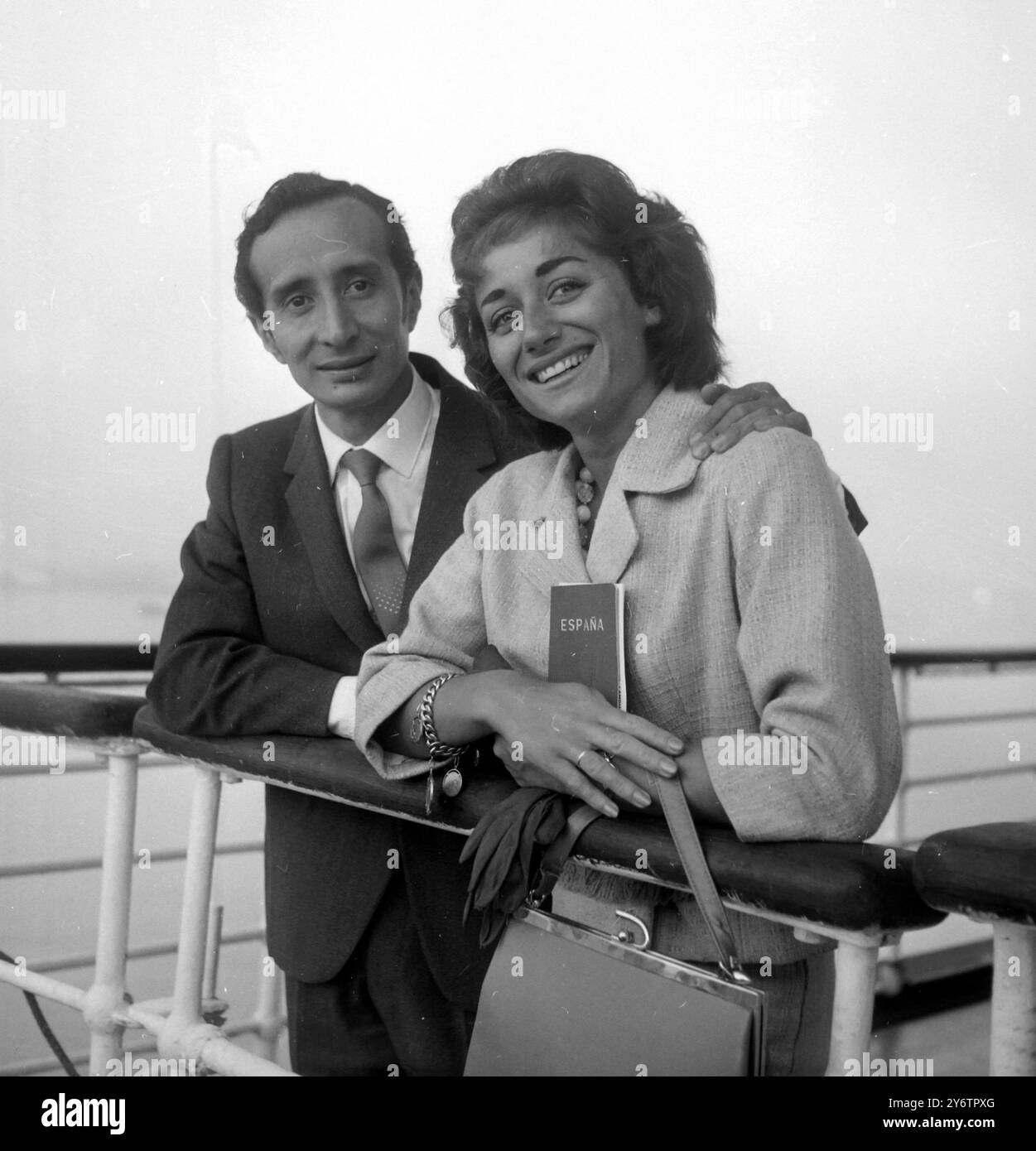 SPANISH BALLET DANCERS - LUISILLO DAVILLA WITH M V GARCIA IN ...