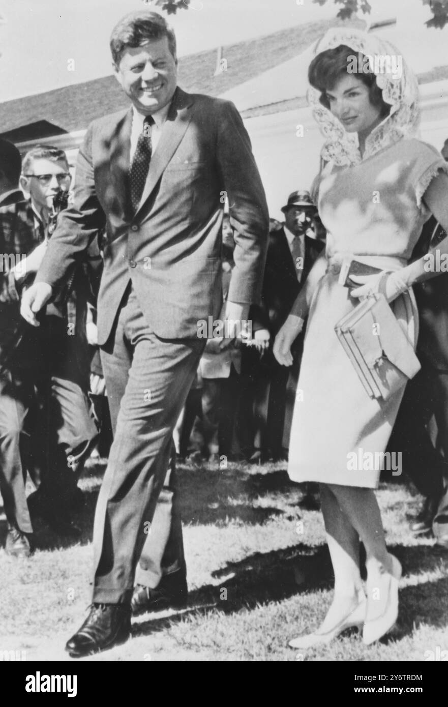 US AMERICAN PRESIDENT JOHN F KENNEDY WITH JACQUELINE JACKIE KENNEDY ...