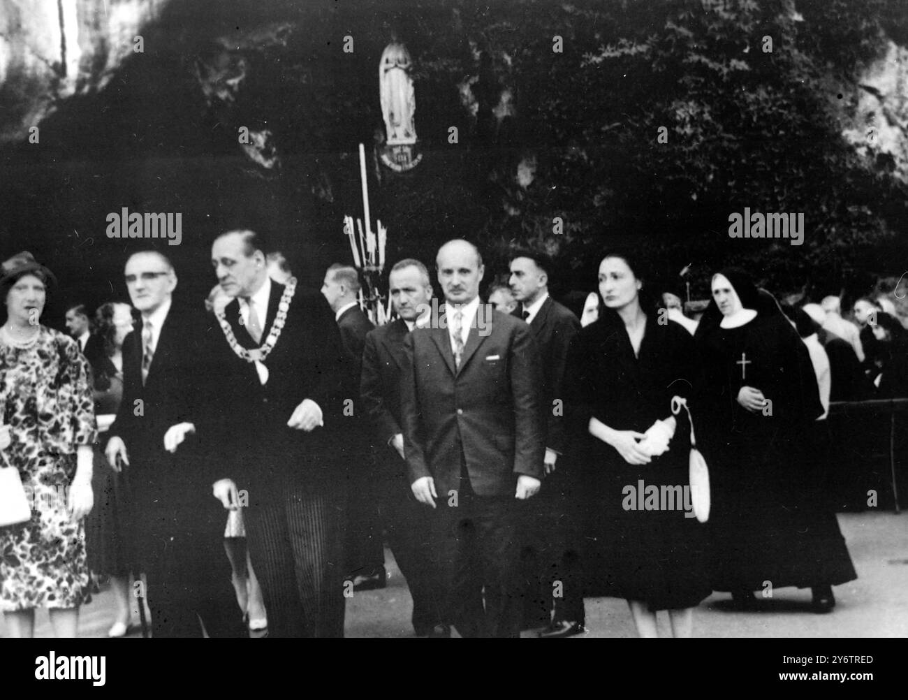 ROBERT BRISCOE WITH WIFE AT LOURDES SHRINE / 19 SEPTEMBER 1961 Stock ...