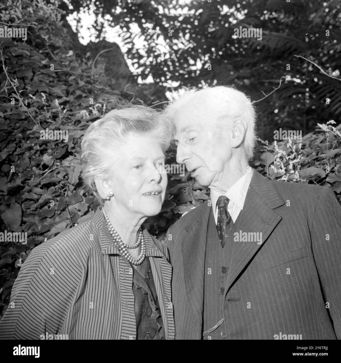 LORD AND LADY RUSSELL IN LONDON / 18 SEPTEMBER 1961 Stock Photo - Alamy
