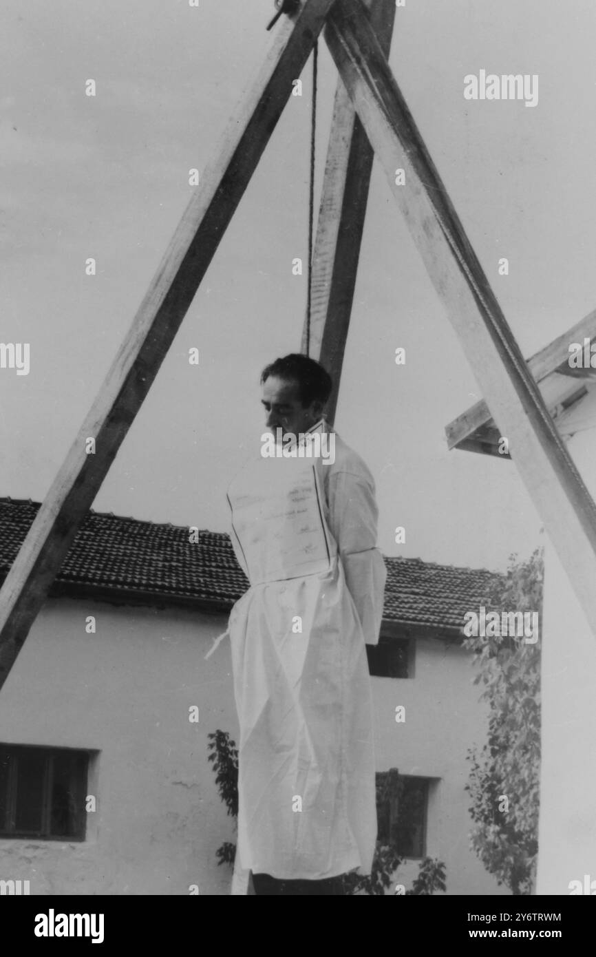 TURKISH ADNAN MENDERES HANGING FROM GALLOWS IN ISTANBUL / 18 SEPTEMBER ...