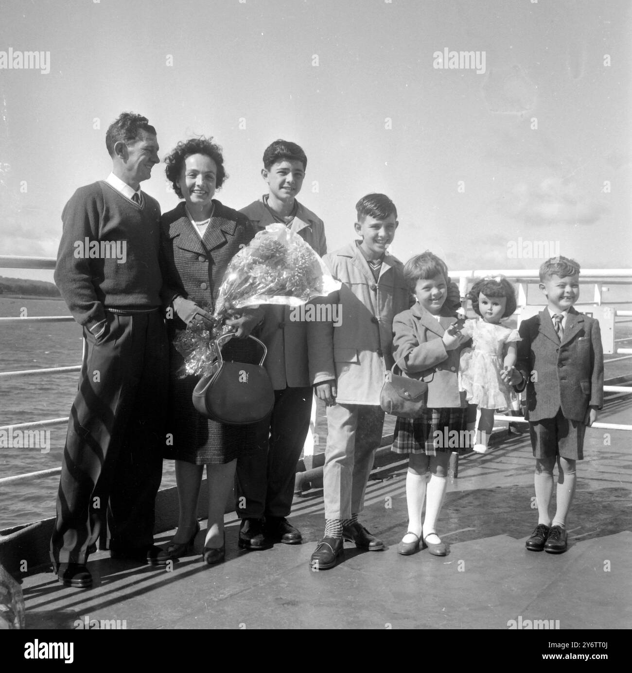 STANLEY HANCOX WITH WIFE AND CHILDREN IN SOUTHAMPTON / 14 SEPTEMBER ...