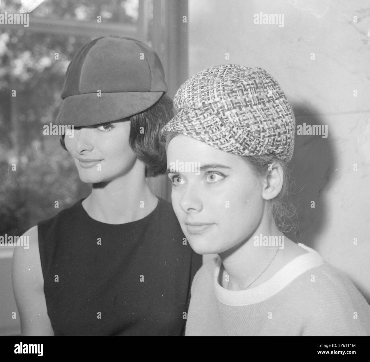 MERRIGAN KATIE MODELS HAT + LOWMAN ROBBIE / 14 SEPTEMBER 1961 Stock ...