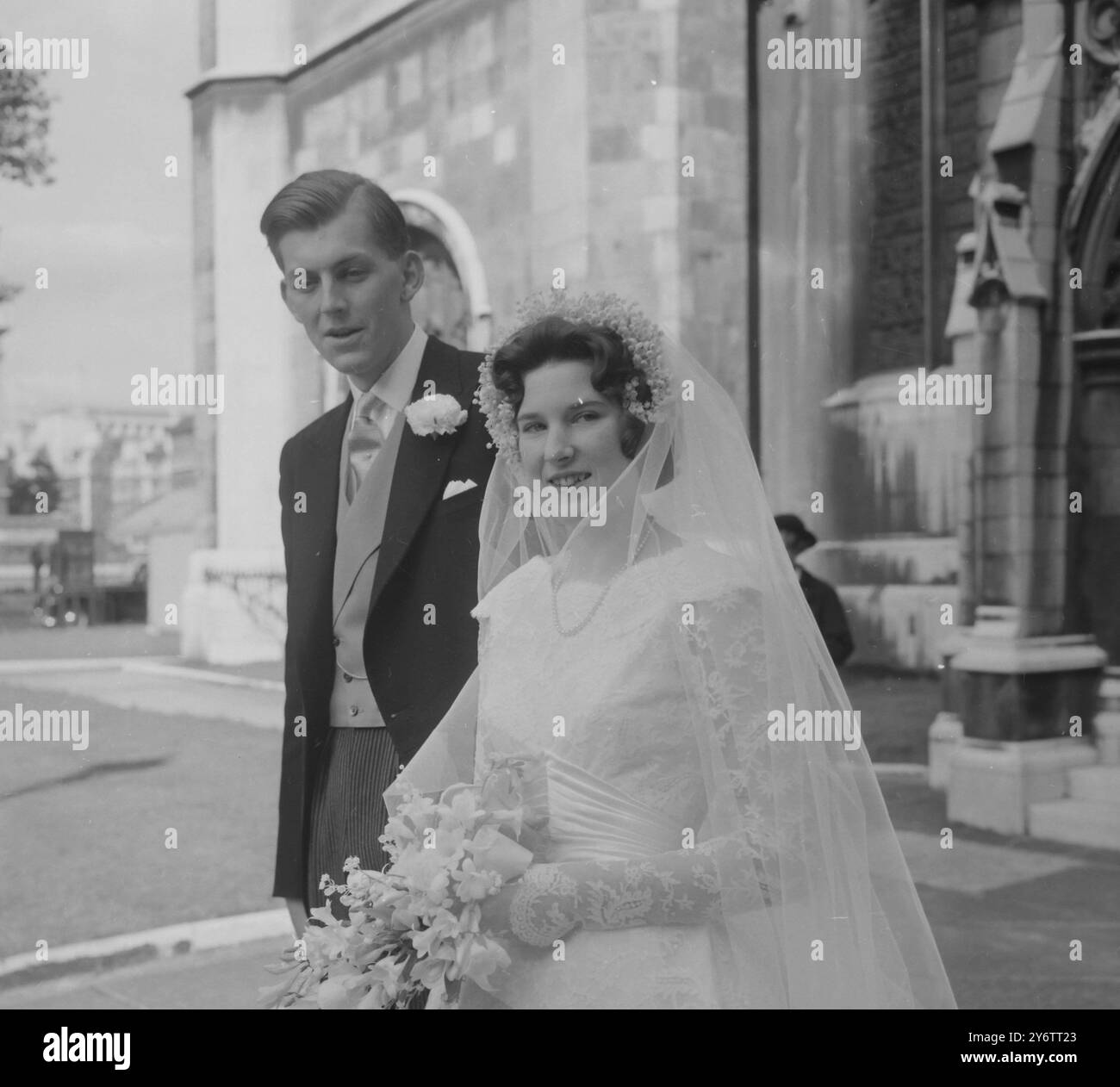 PAMELA BERRY WEDS NIGEL MOBBS IN LONDON 14 SEPTEMBER 1961 Stock Photo ...