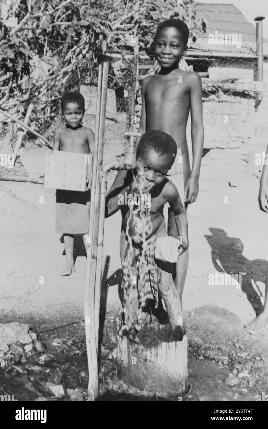 EVERYDAY LIFE IN SOUTH WEST AFRICA NATIVES PEOPLE DRINK WATER VIEW ...