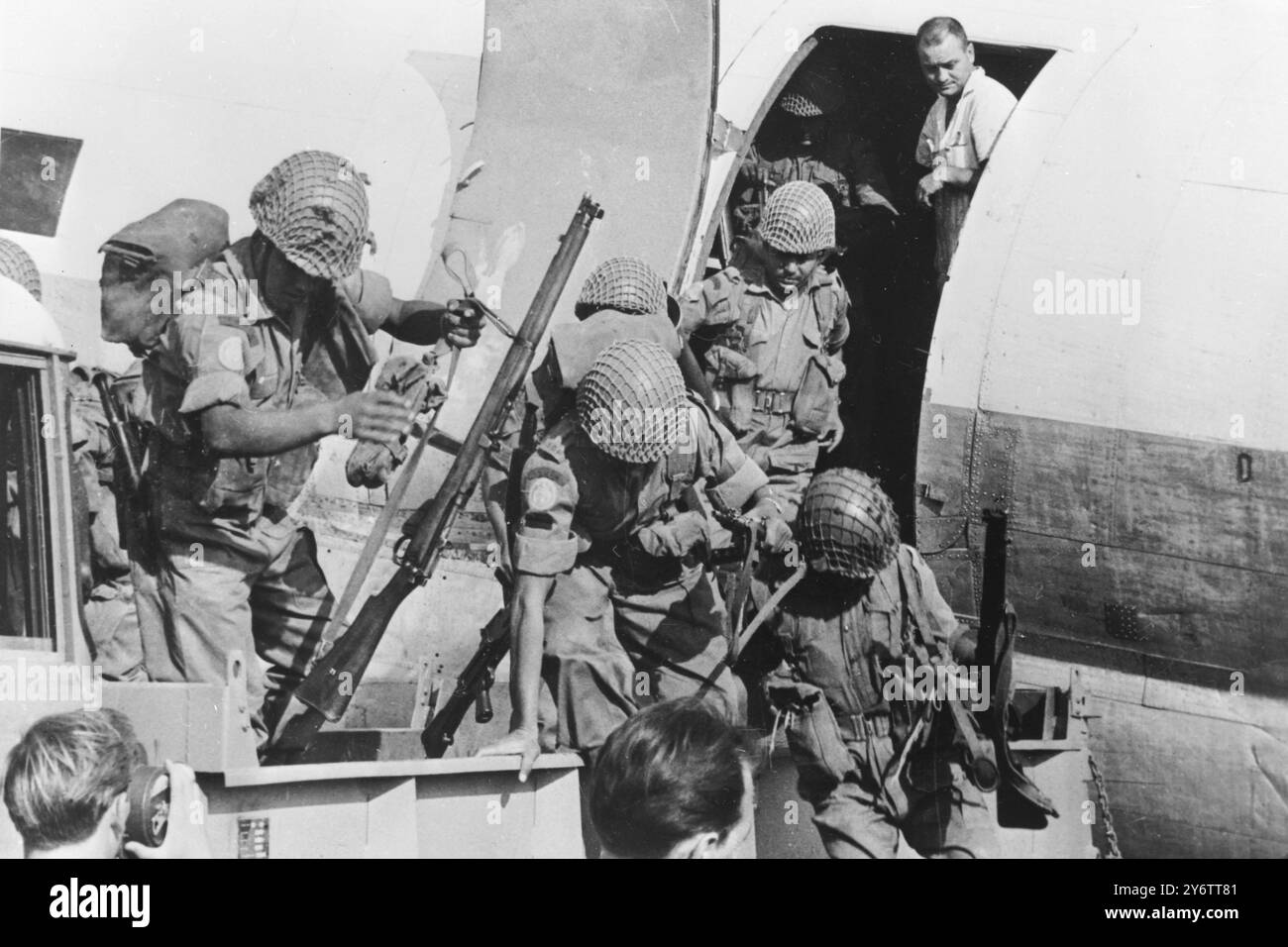 GURKHAS ARRIVE AT KATANGA AIRPORT IN ELIZABETHVILLE CONGO 12 SEPTEMBER ...