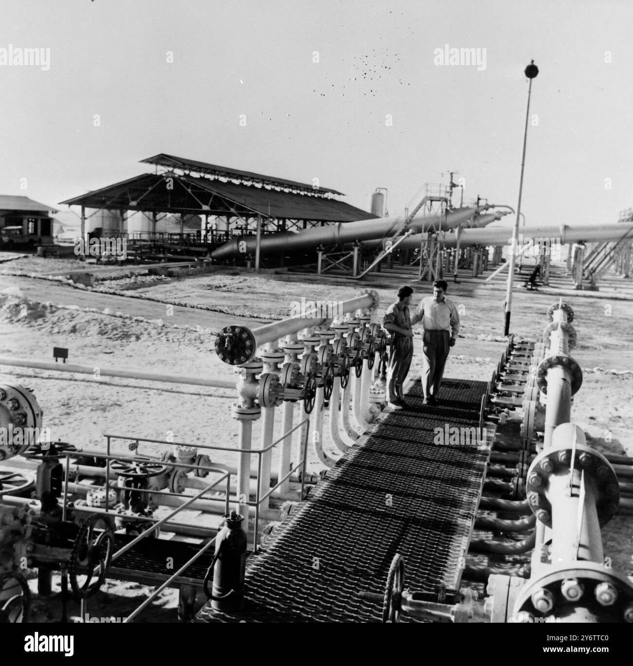 Oil terminal iraq hi-res stock photography and images - Alamy