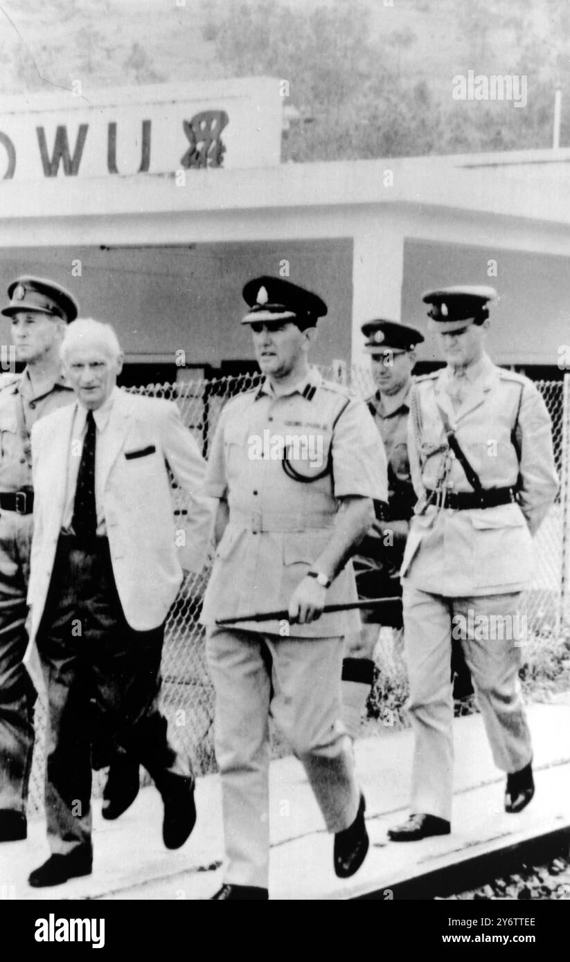 LORD MONTGOMERY AT HONG KONG CHECKPOINT / 11 SEPTEMBER 1961 Stock Photo ...