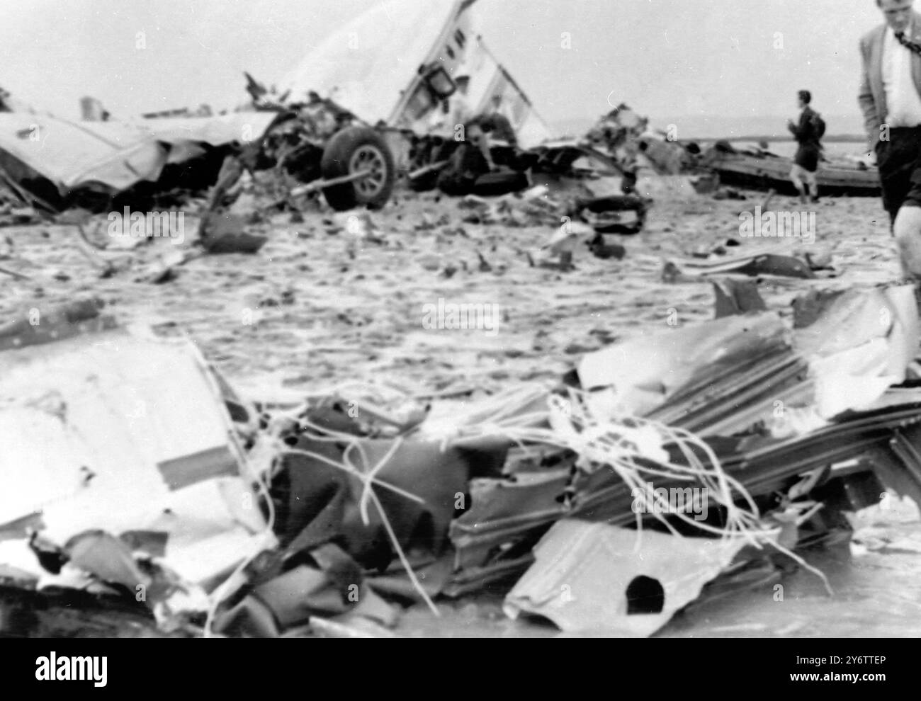 DOUGLAS DC-6 AIRLINER CRASHES IN SHANNON, IRELAND 11 SEPTEMBER 1961 ...