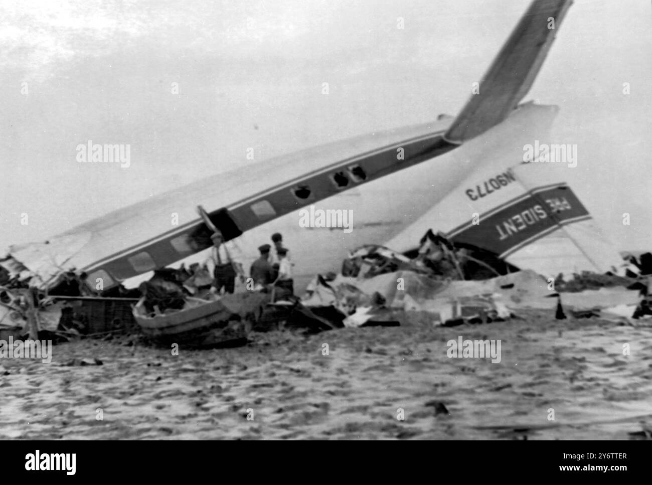 DOUGLAS DC-6 AIRLINER CRASHES IN SHANNON, IRELAND 11 SEPTEMBER 1961 ...