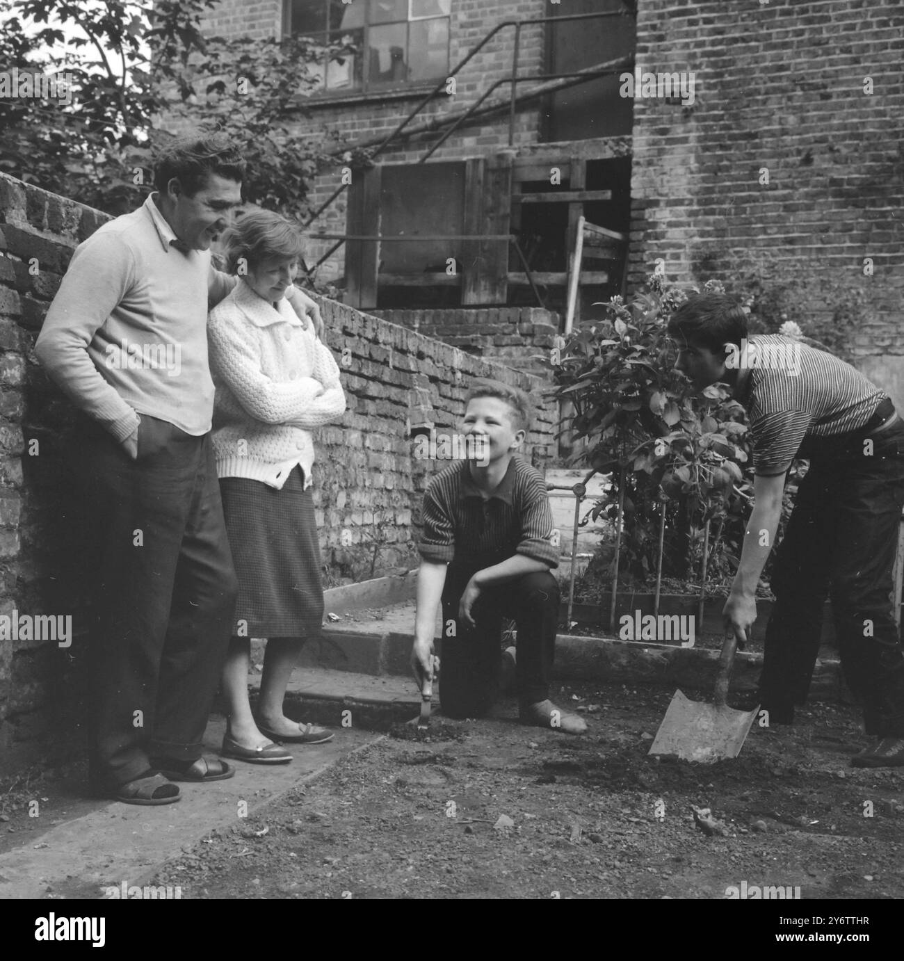 SPECIAL SCOTTISH DAILY EXPRESS M BRYSON J CAMPBELL MR MRS CAMP 8 ...