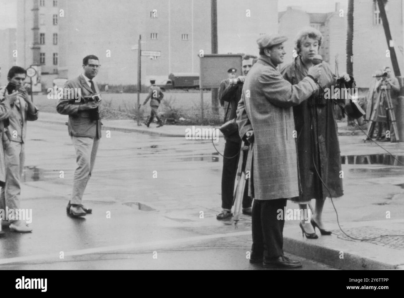COMMUNIST PHOTOGRAPHERS LOOK AT JACK PARR AND PEGGY CASS RECORDNIG A ...