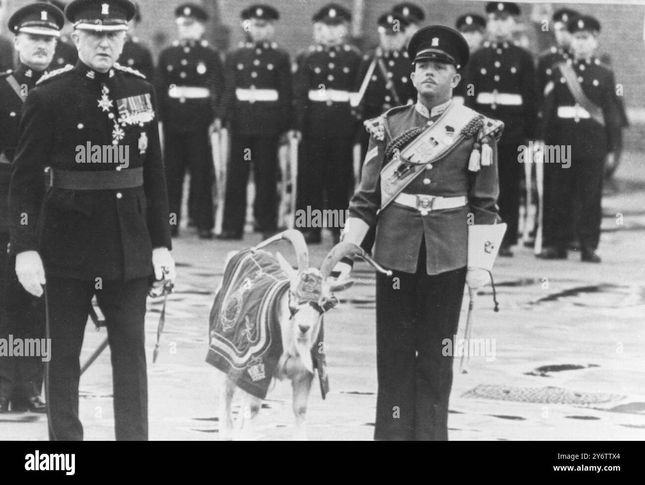 BRITISH ARMY WELSH REGIMENT GENERAL COLE REVIEWS TROOPS IN BERLIN 7 ...