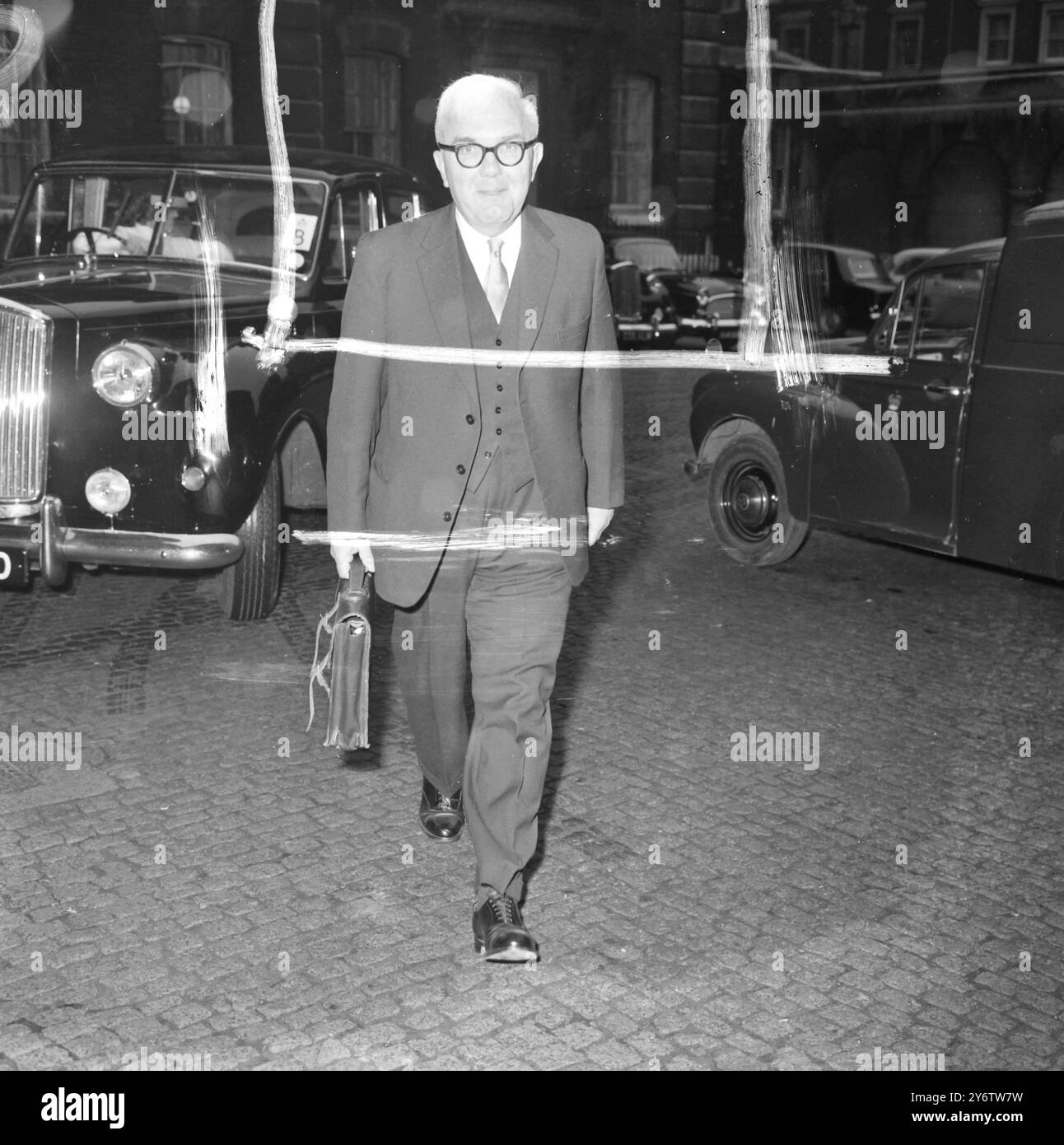 CHARLES HILL AT ADMIRALTY HOUSE, LONDON / 5 SEPTEMBER 1961 Stock Photo ...