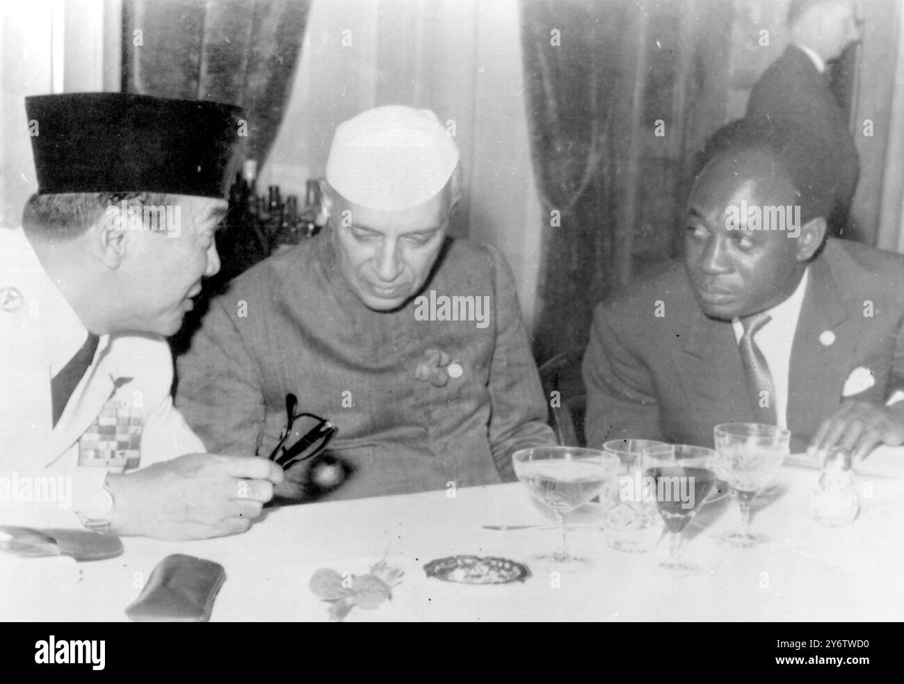 PRESIDENT SUKARNO WITH INDIAN PRIME MINISTER SHRI JAWAHARLAL PANDIT ...