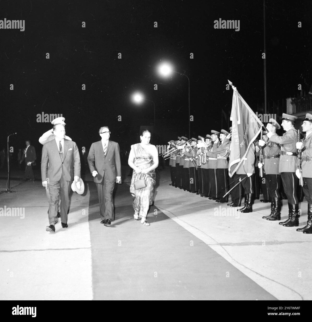 PREMIER OF CEYLON MRS BANDANARAIKE WITH KING SHAH DEVA & PRESIDENT TITO ...