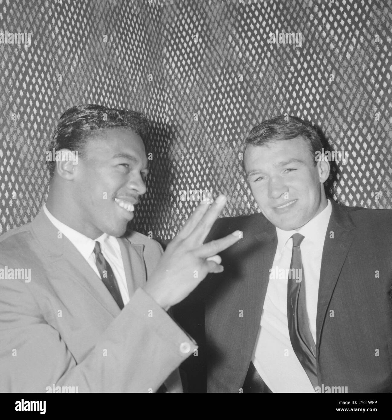 BOXERS LENNIE MATTHEWS WITH BRITISH DAVID CHARNLEY IN LONDON / 30 ...
