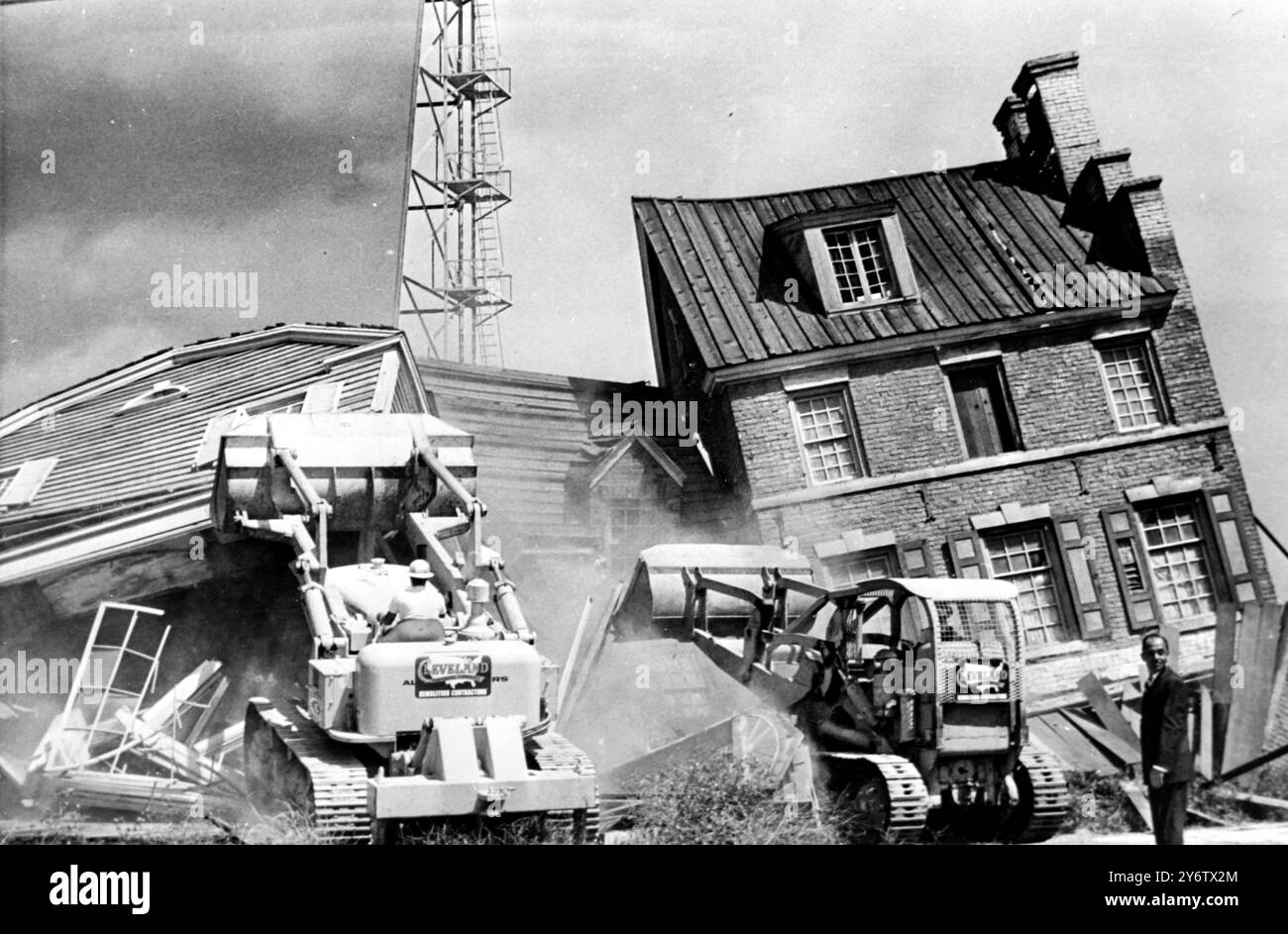 FILMS CRUMPLED HOUSES FILM SETTING 20TH CENTURY FOX FILM STUDIO 29 ...