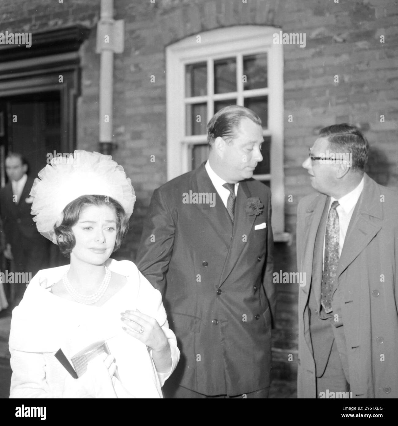 ACTRESS MAUREEN SWANSON WEDS LORD EDNAM / 24 AUGUST 1961 Stock Photo ...