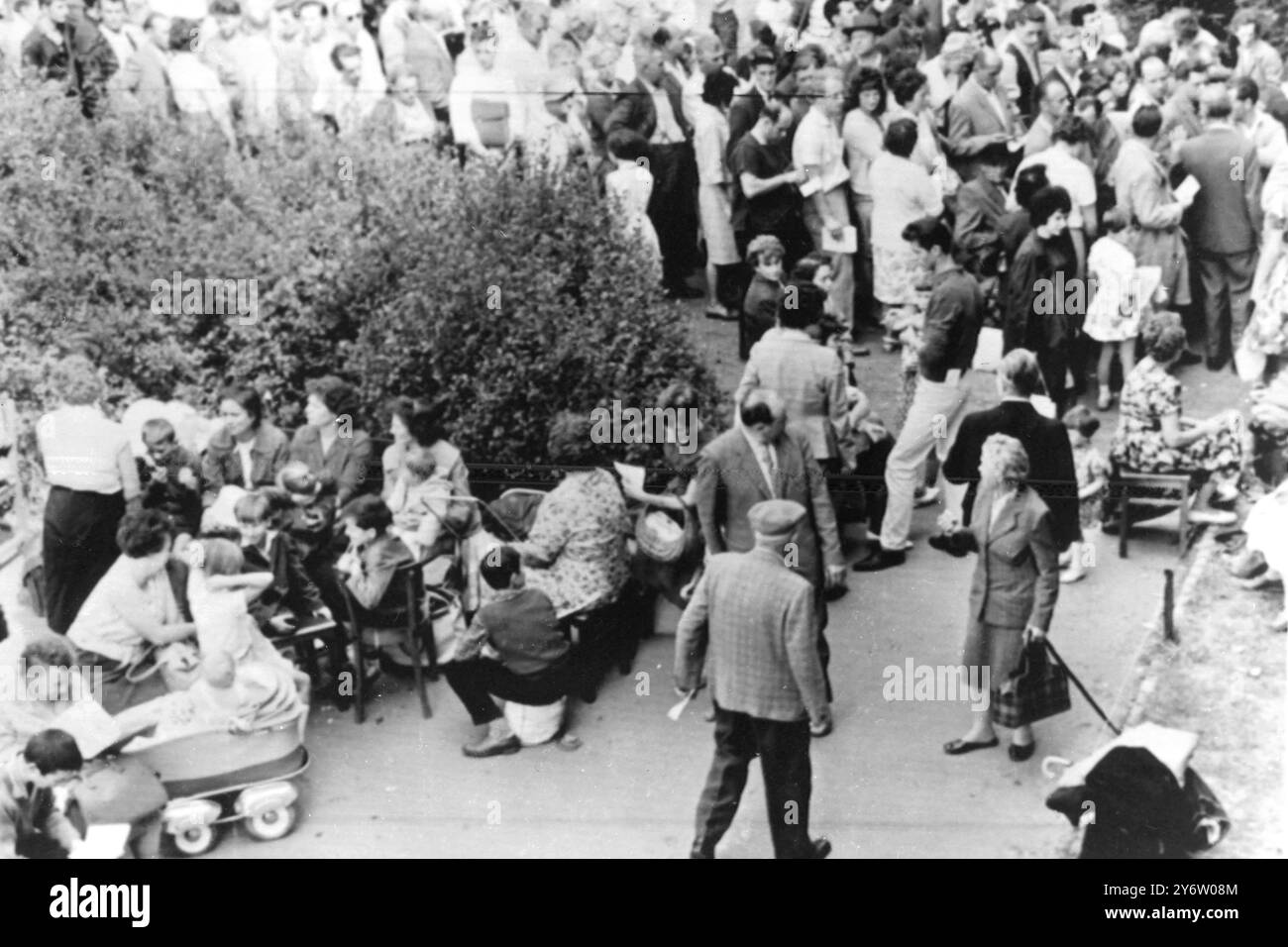 Berlin 1961 august Black and White Stock Photos & Images - Alamy