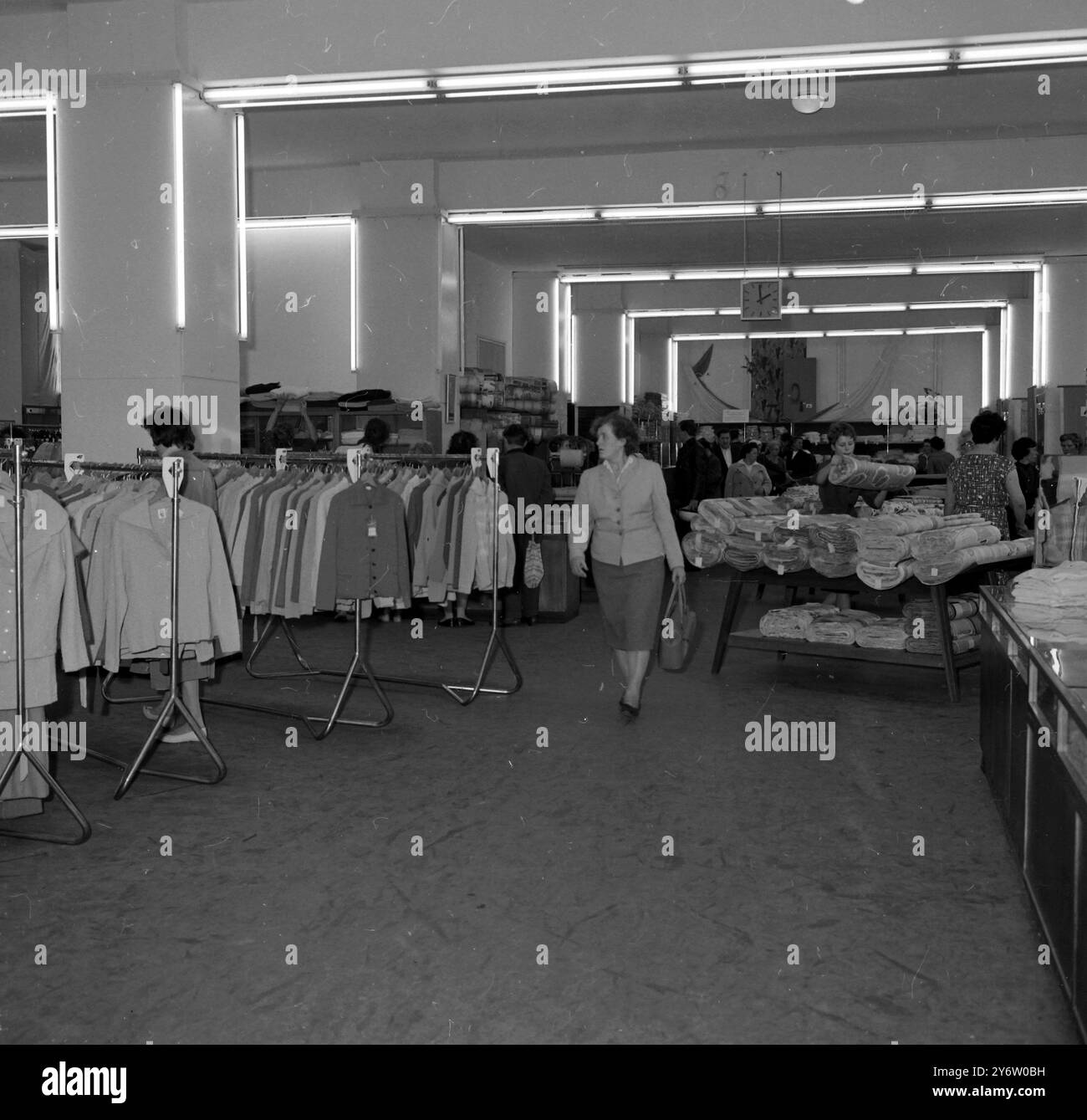 SHOP EAST BERLIN STORE VIEW BERLIN 6 AUGUST 1961 Stock Photo - Alamy