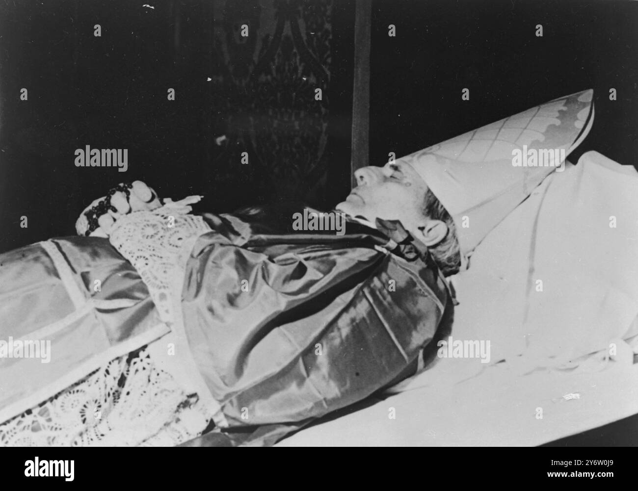 CARDINAL CANALI NICOLA LIES IN STATE VATICAN / 4 AUGUST 1961 Stock ...