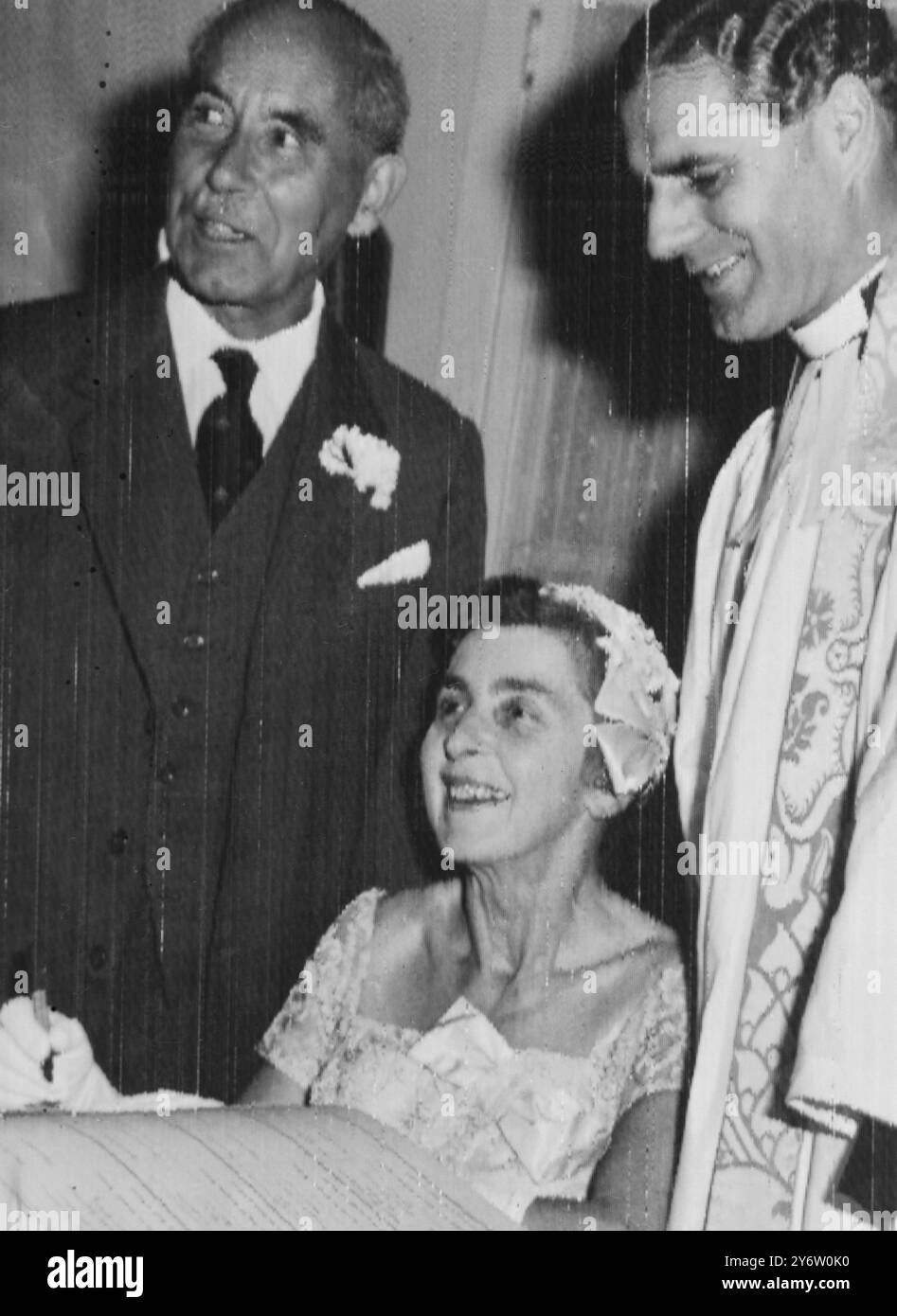 DORIS BAKER MARRIES GUY GARROD IN AUSTRALIA / 4 AUGUST 1961 Stock Photo - Alamy