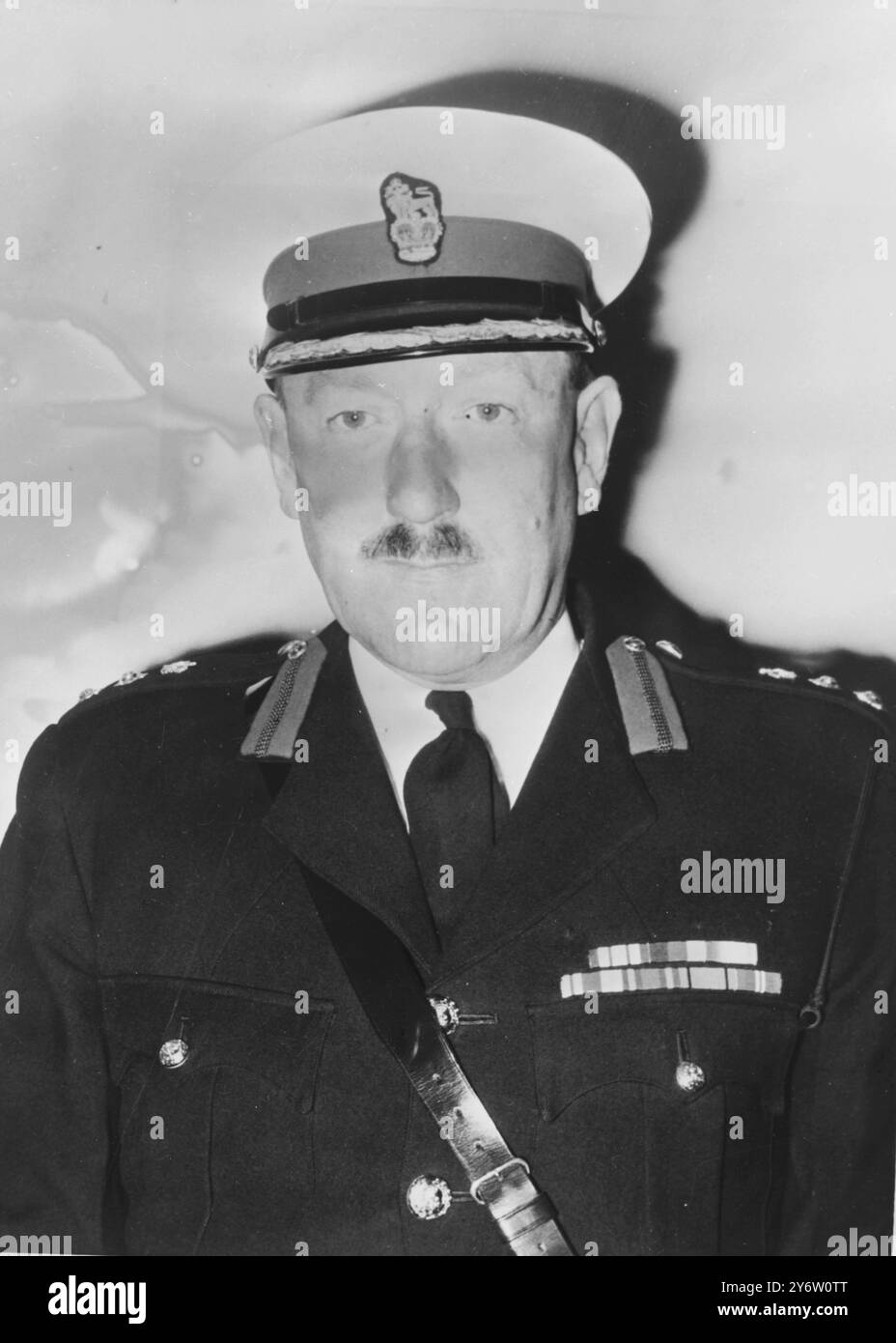 COLONEL J L A MACAFEE IN LONDON 3 AUGUST 1961 Stock Photo - Alamy