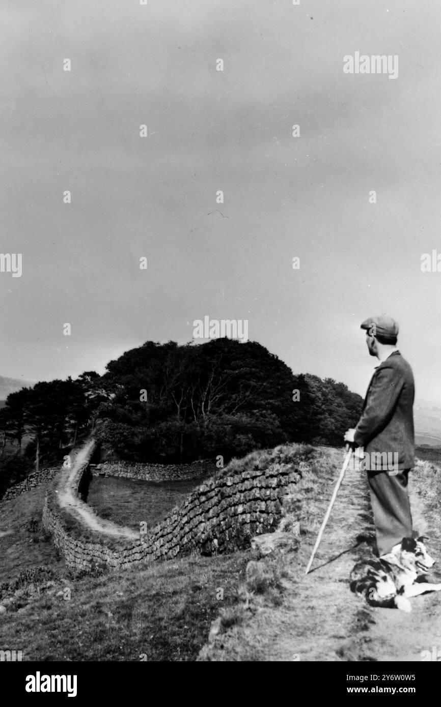 HADRIANS WALL REMAINS OF HADRIANS WALL NORTHUMBERLAND 2 AUGUST 1961 ...