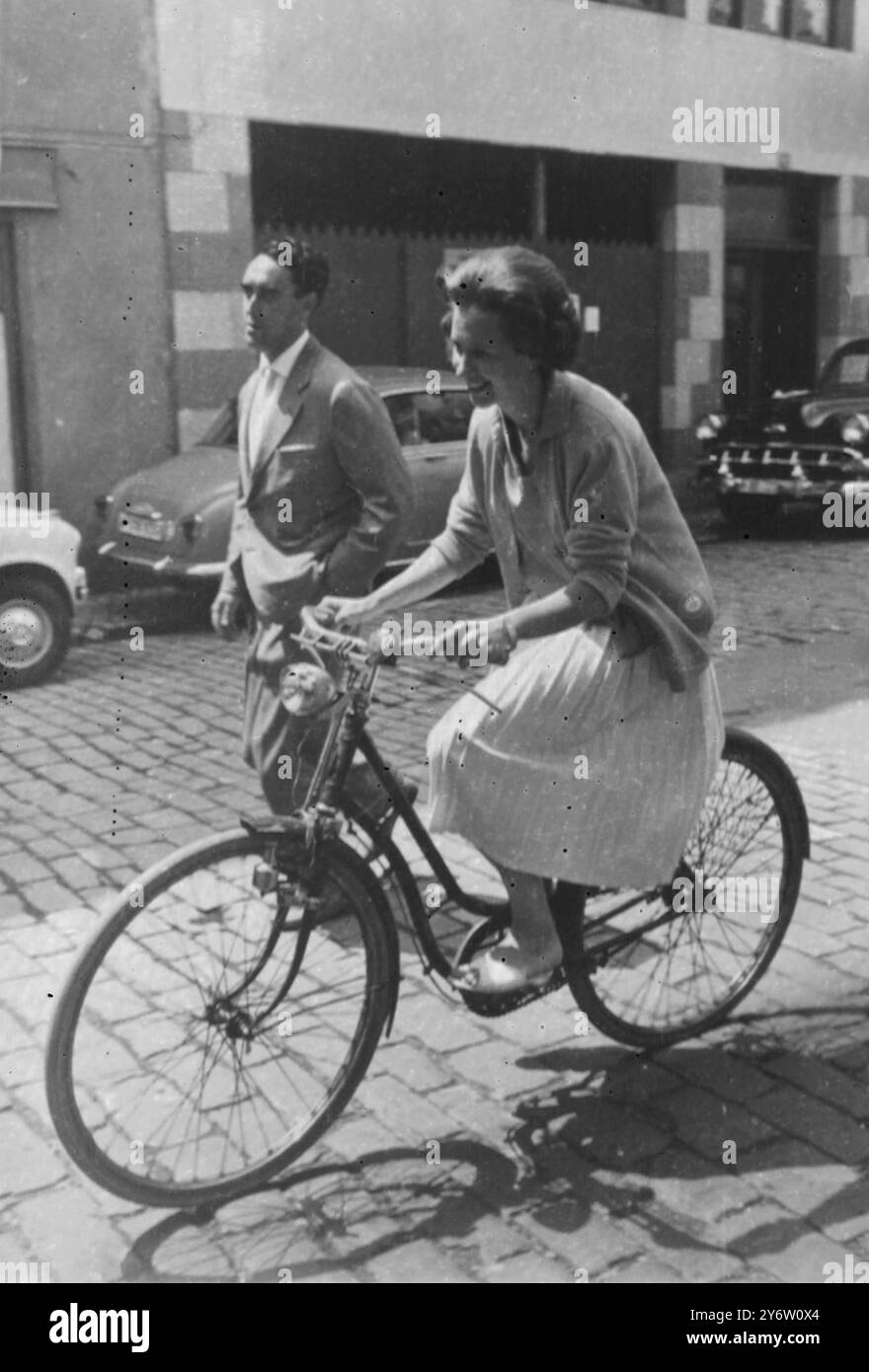 QUEEN FABIOLA ON BIKE PASSES PASSERS IN SPAIN 3 AUGUST 1961 Stock Photo ...