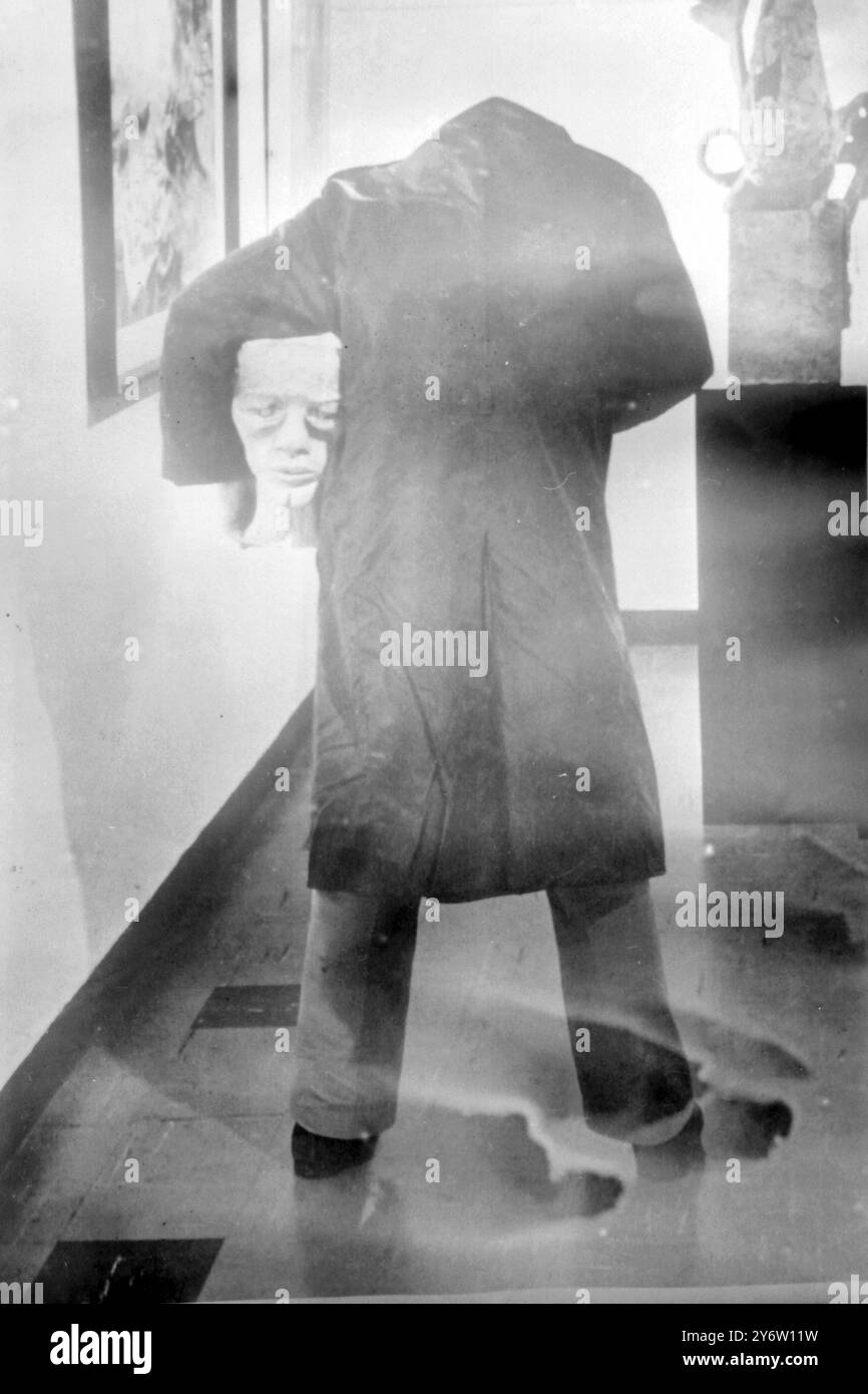 MUSEUM MAN CARRYING BUST 31 JULY 1961 Stock Photo - Alamy
