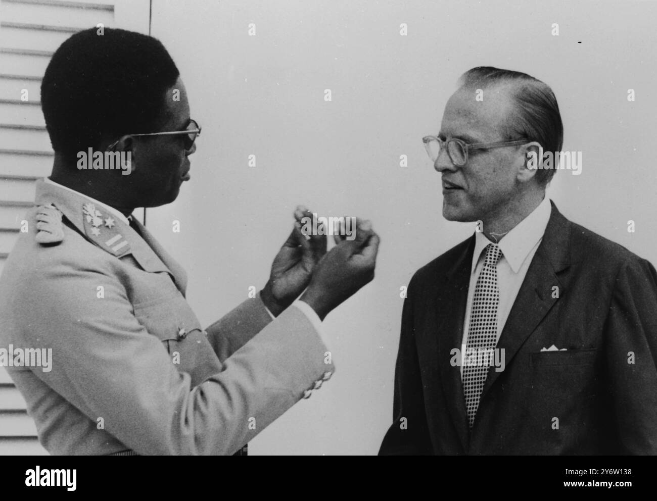 CONGO ARMY CHIEF GENERAL JOSEPH MOBUTU WITH STURE LINNER - UN CHIEF IN ...