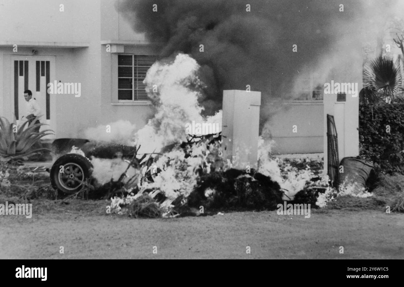 MOTOR CRASH COOPER-LOTUS BURNS AFTER LOURENCO MARQUES TROPHY 29 JULY ...