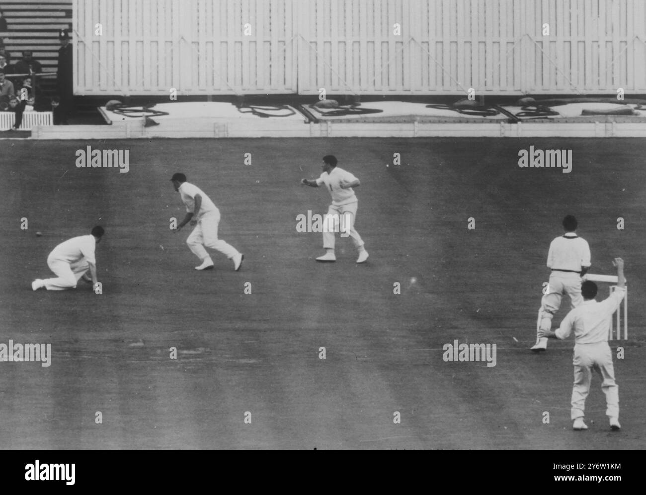 CRICKET AUSTRALIA V ENGLAND OLD TRAFFORD SIMPSON R B 28 JULY 1961 Stock ...