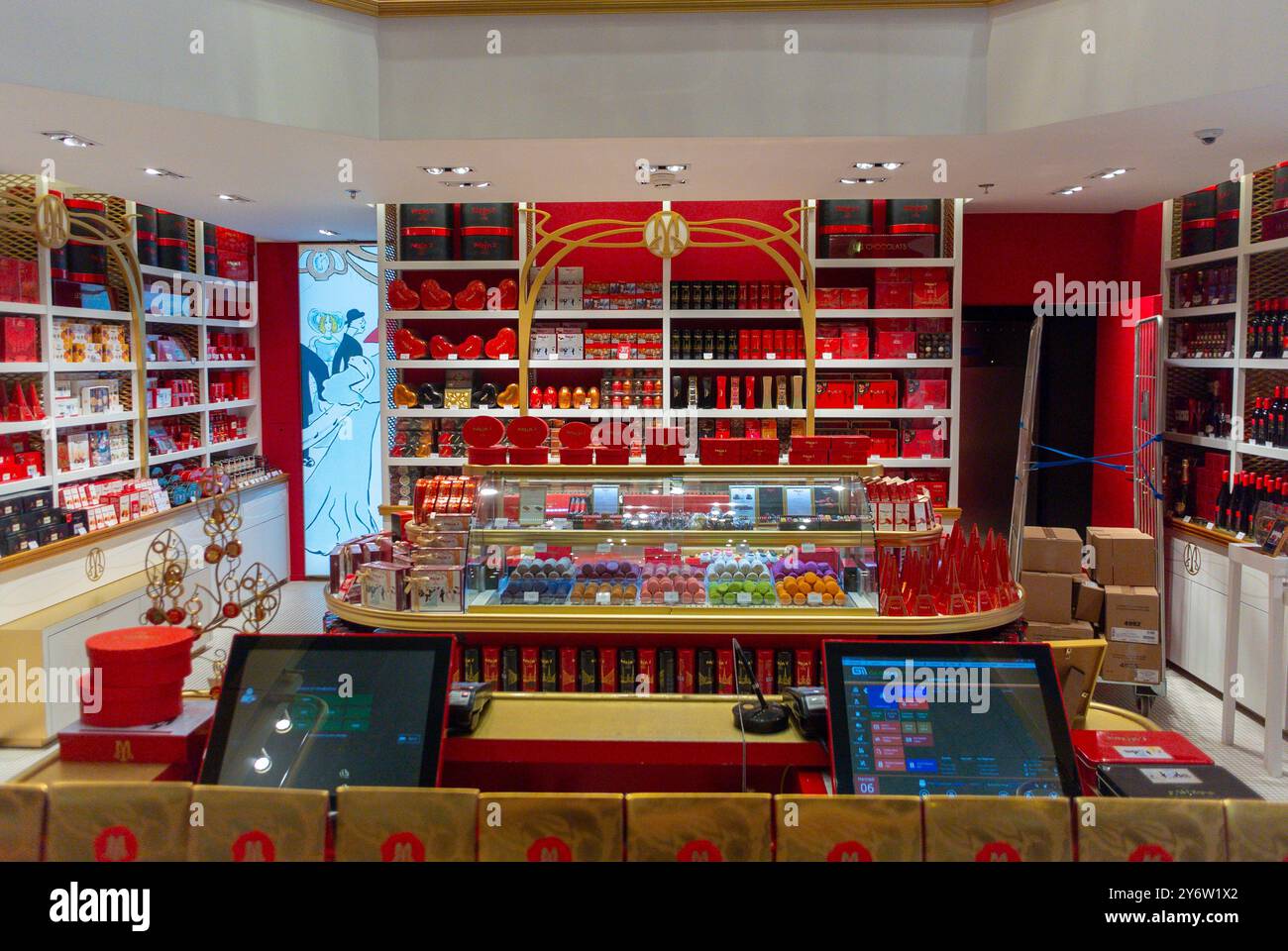 Louvre boutique hi-res stock photography and images - Alamy