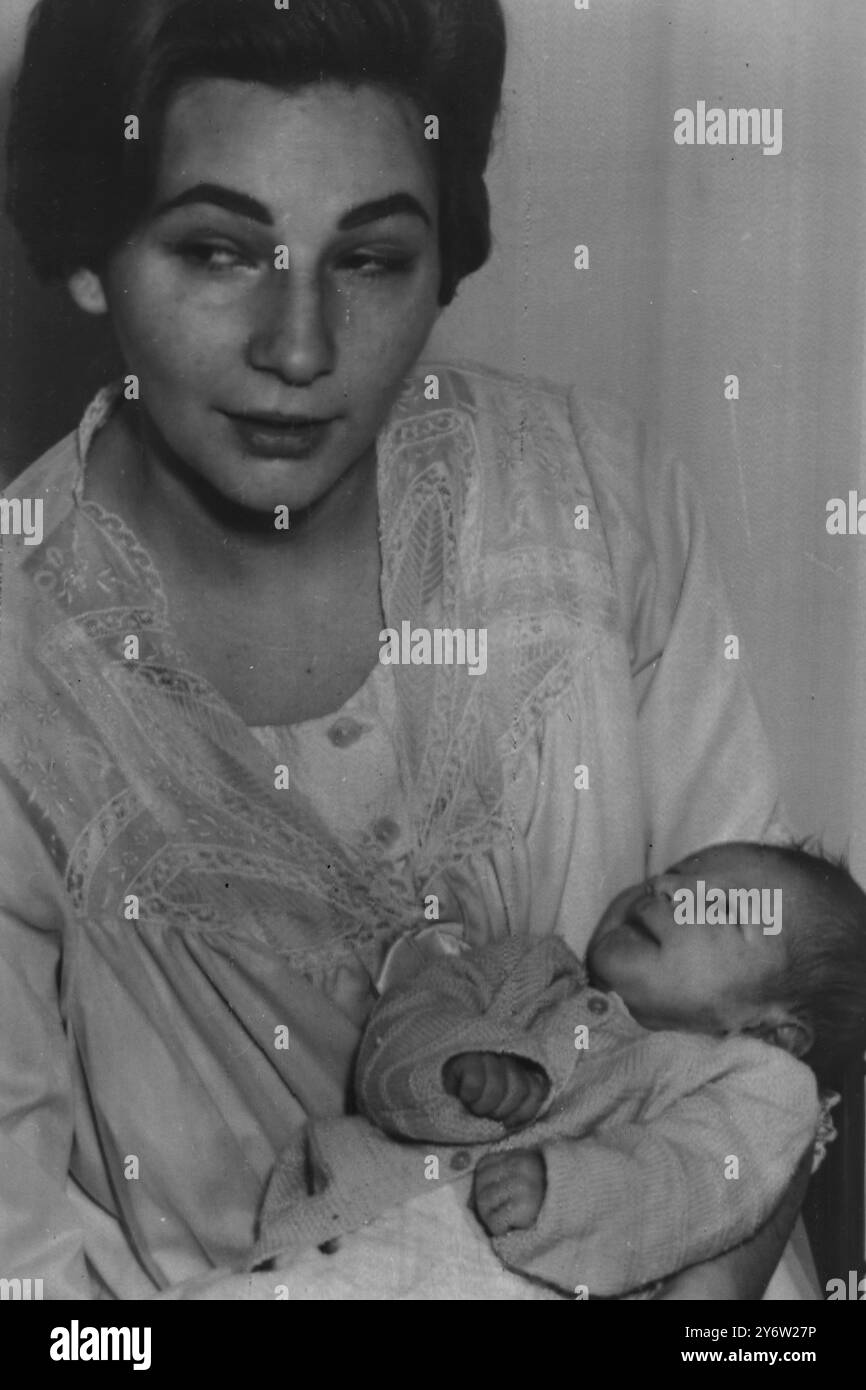 FIDEL CASTRO BECOMES AN UNCLE - EMA CASTRO RUZ DE LOMELI WITH A CHILD ...