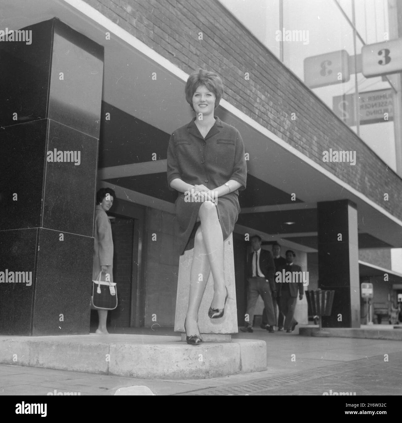 SCOTTISH BEAUTY ANN JINKS POSES / 18 JULY 1961 Stock Photo - Alamy