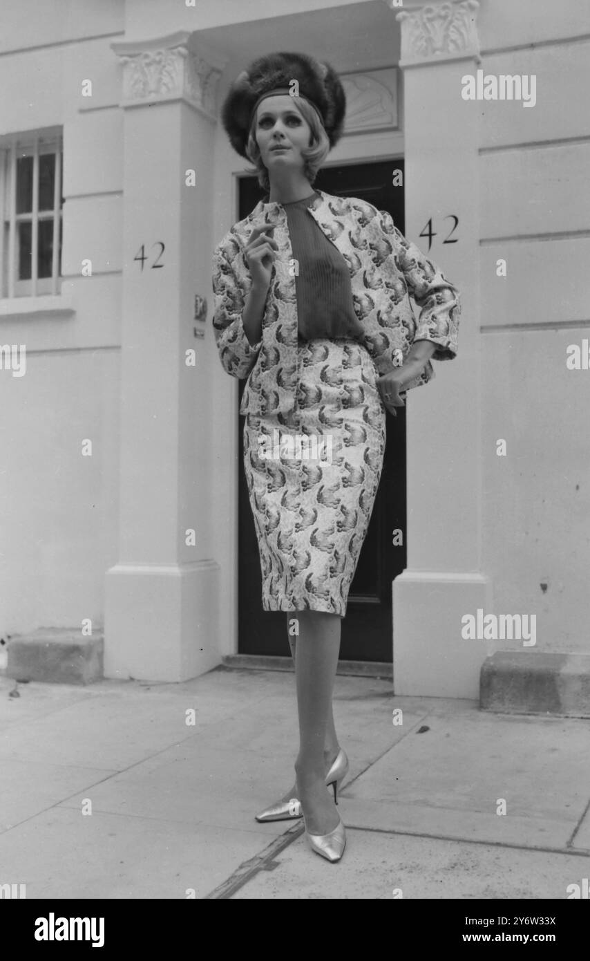 FASHION SUITS FROM MATTLI COLLECTION 18 JULY 1961 Stock Photo - Alamy