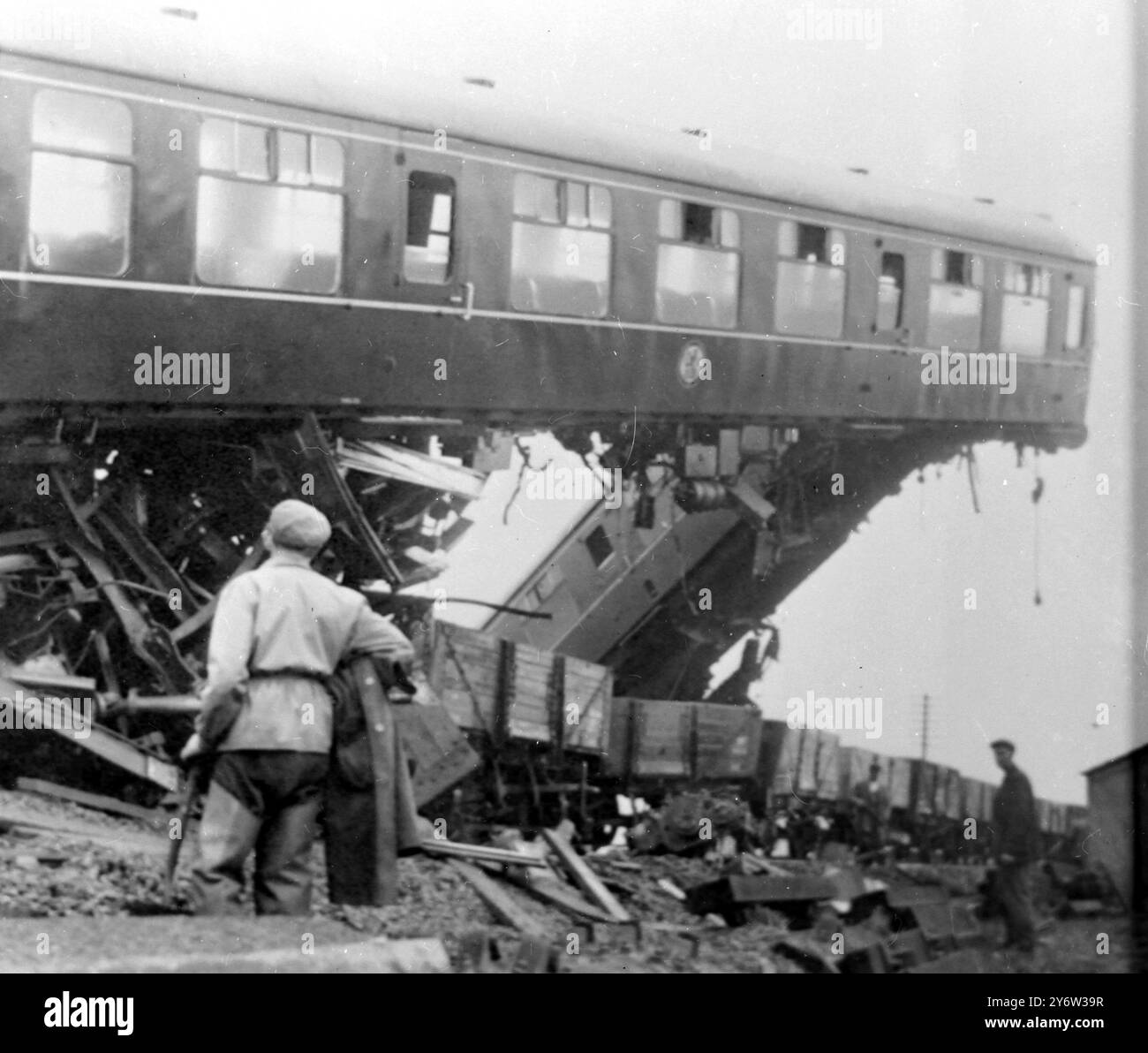 RAIL CRASHES WRECKED COACHES OF DIESEL TRAIN IN BLACKPOOL 16 JULY 1961 ...