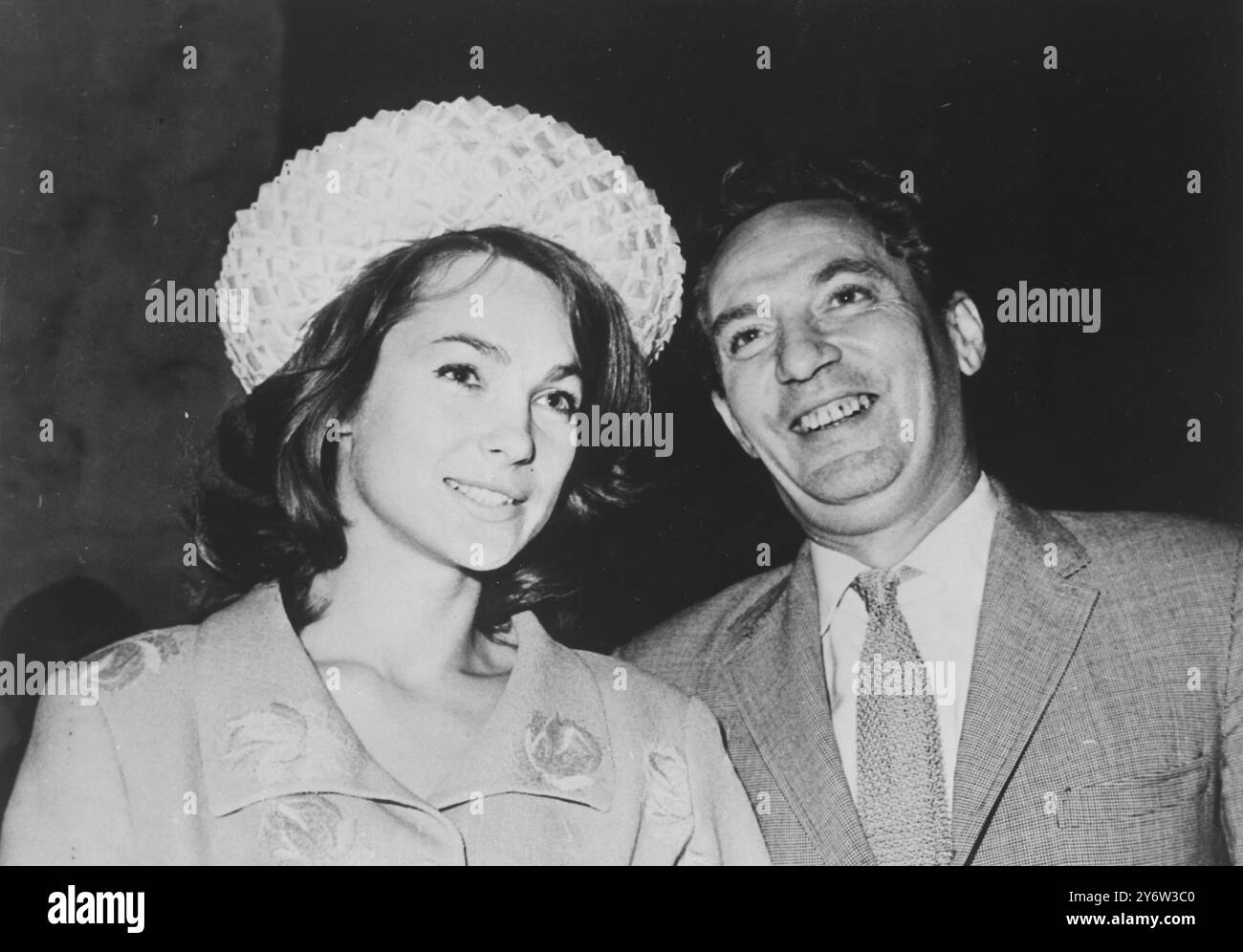 FILM STAR PETER FINCH WITH SHIRLEY ANN FIELD IN MOSCOW / 17 JULY 1961 ...