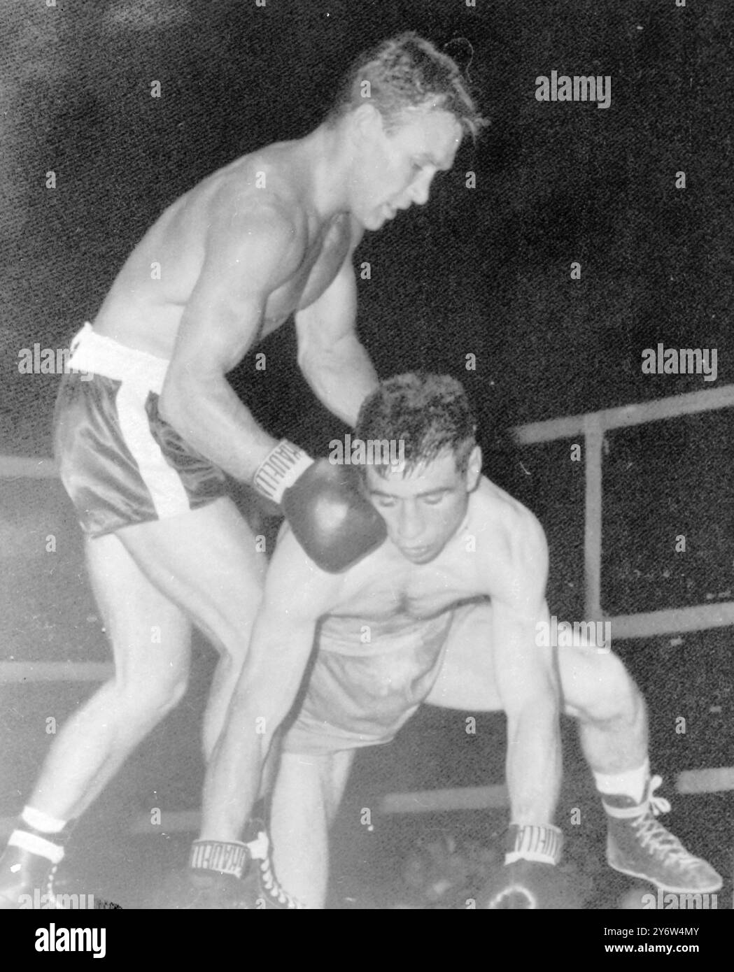 BOXERS DAVE CHARNLEY FIGHTS WITH RAIMONDO NOBILE IN ROME / 6 JULY 1961 ...