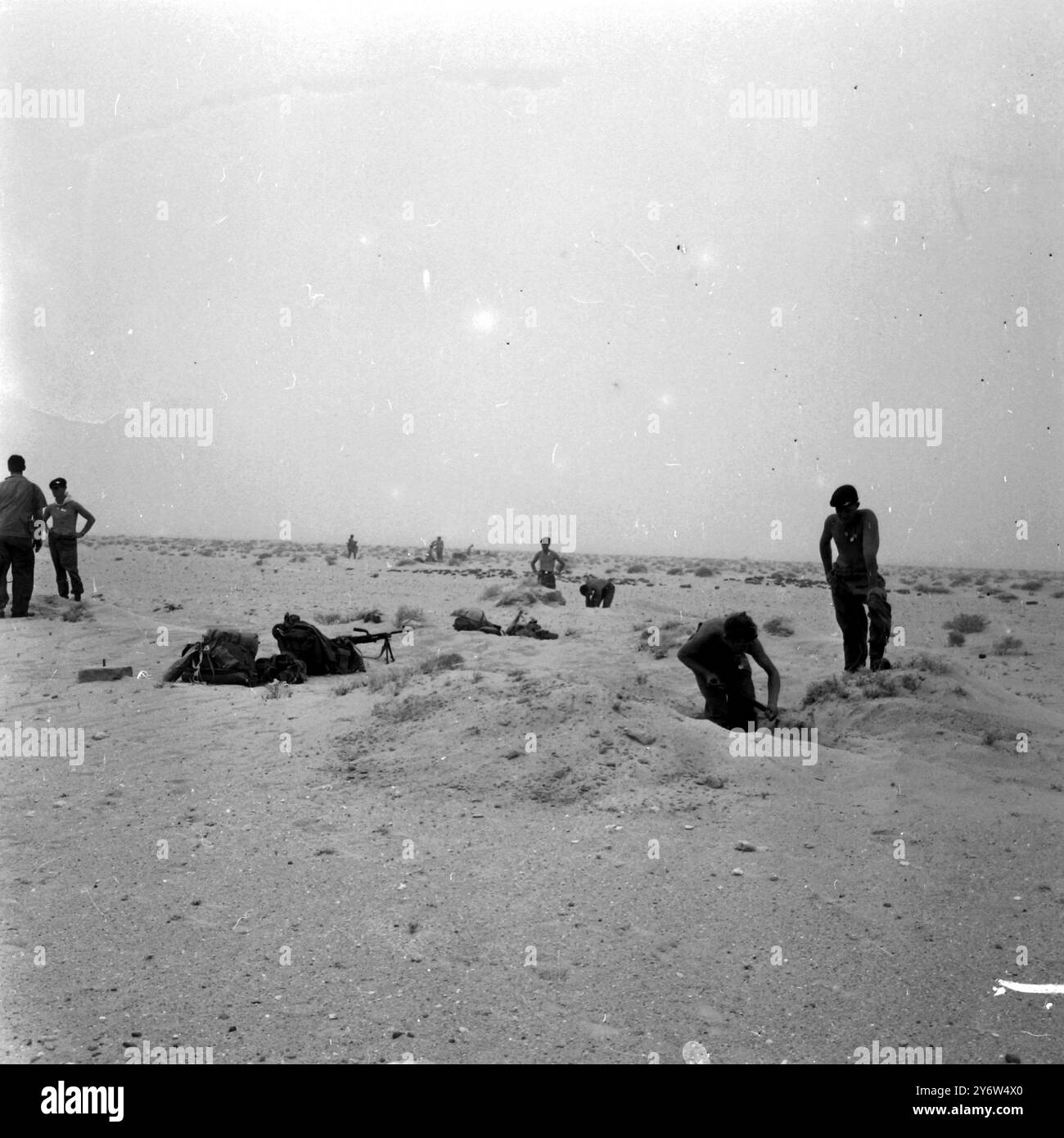 ARMY PARATROOPERS DIG IN FOX HOLES IN KUWAIT 4 JULY 1961 Stock Photo ...