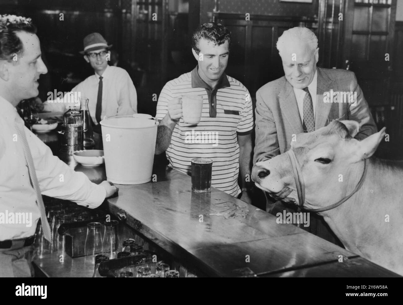 1960 london pub hi-res stock photography and images - Alamy