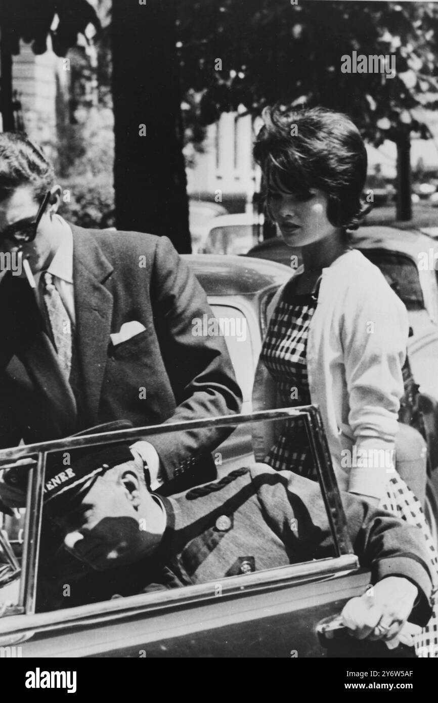 LORD TAVICTOCK WITH HENRIETTA TIARKS IN PARIS 30 JUNE 1961 Stock Photo ...