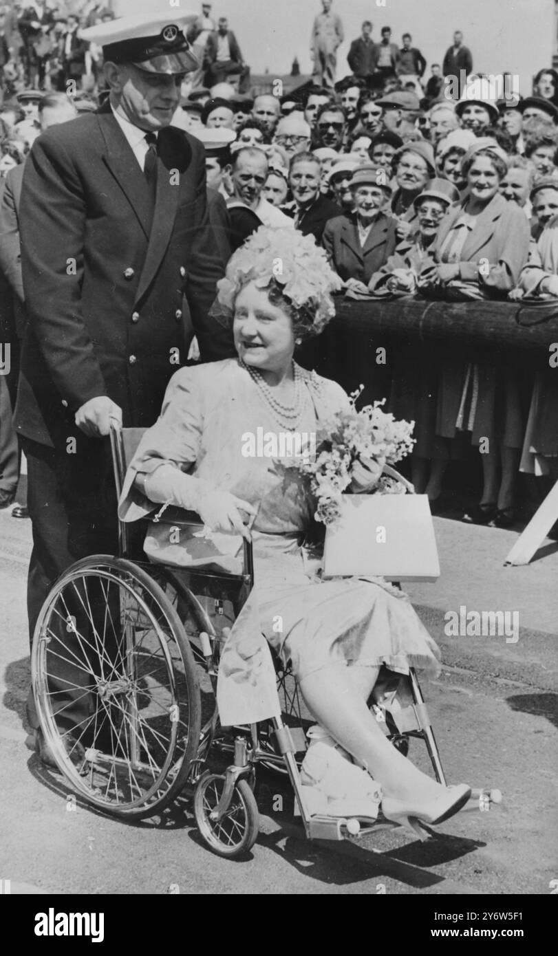 THE QUEEN ELIZABETH - THE QUEEN MOTHER IN CHAIR AT LAUNCH OF LINER ...